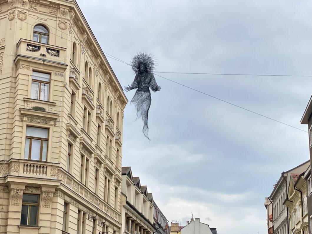 プラハ2日目 肉屋のハンバーガーと生肉タルタル、クレメンティヌムの美麗図書館！ - 世界一周 めし旅