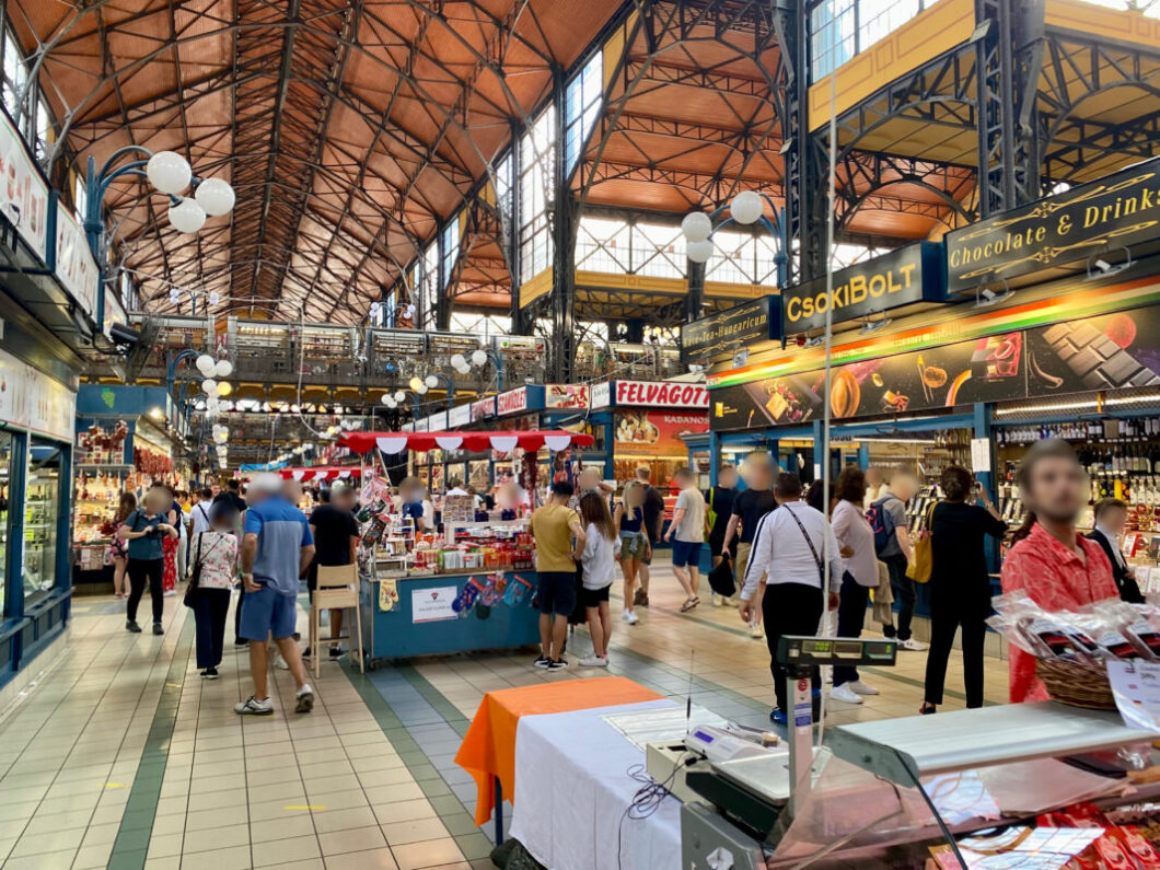 ブダペスト中央市場の市場メシと、日本食•マンガリッツァ豚の自炊メシ。 - 世界一周 めし旅