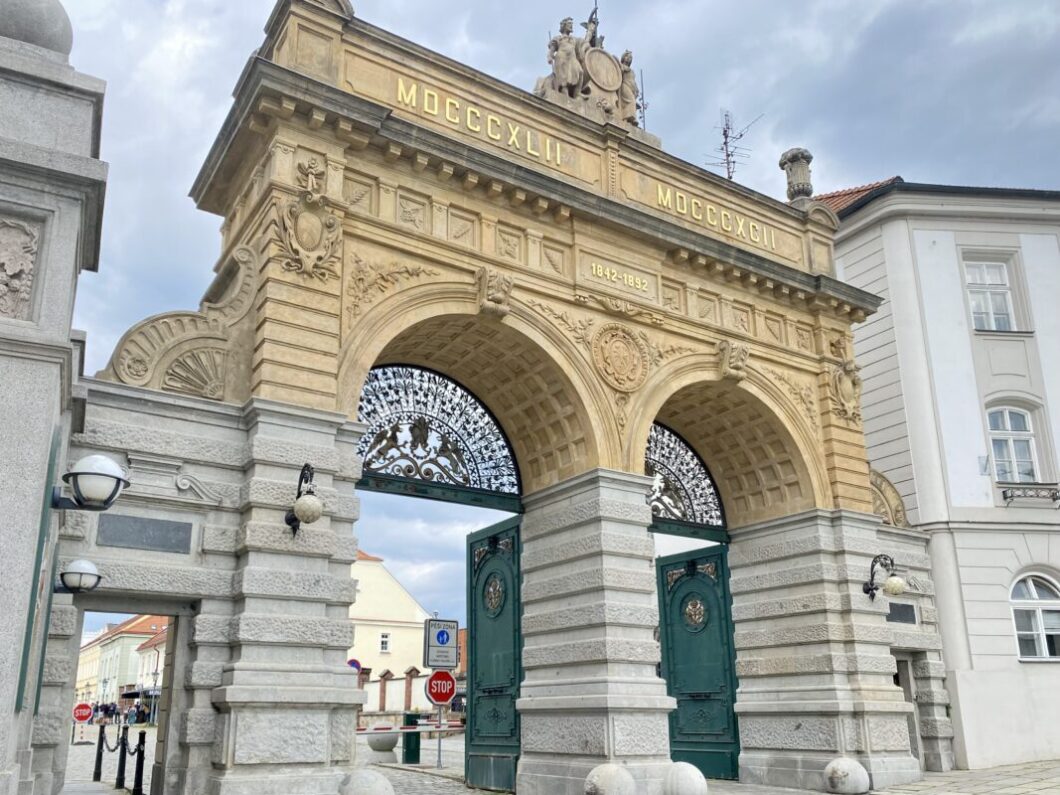 ピルスナービールの産みの親、ピルスナー・ウルケル見学と樽出し出来たてビール！ - 世界一周 めし旅