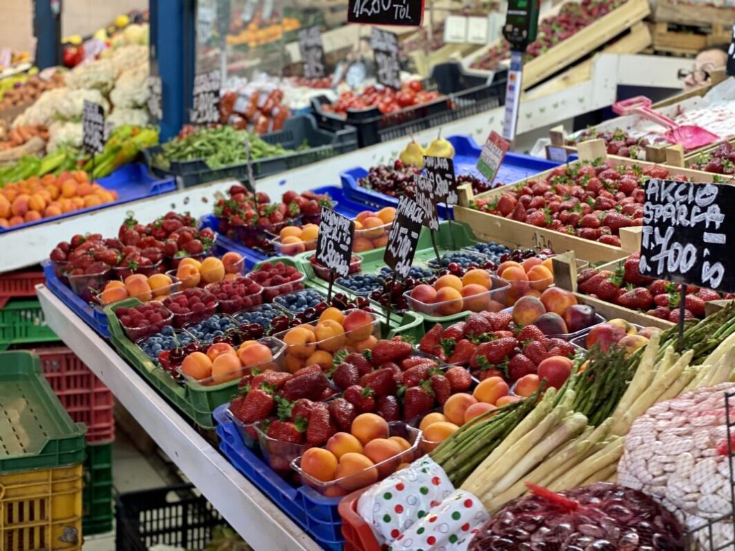 ブダペスト中央市場の市場メシと、日本食•マンガリッツァ豚の自炊メシ。 - 世界一周 めし旅