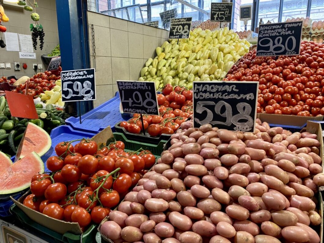 ブダペスト中央市場の市場メシと、日本食•マンガリッツァ豚の自炊メシ。 - 世界一周 めし旅