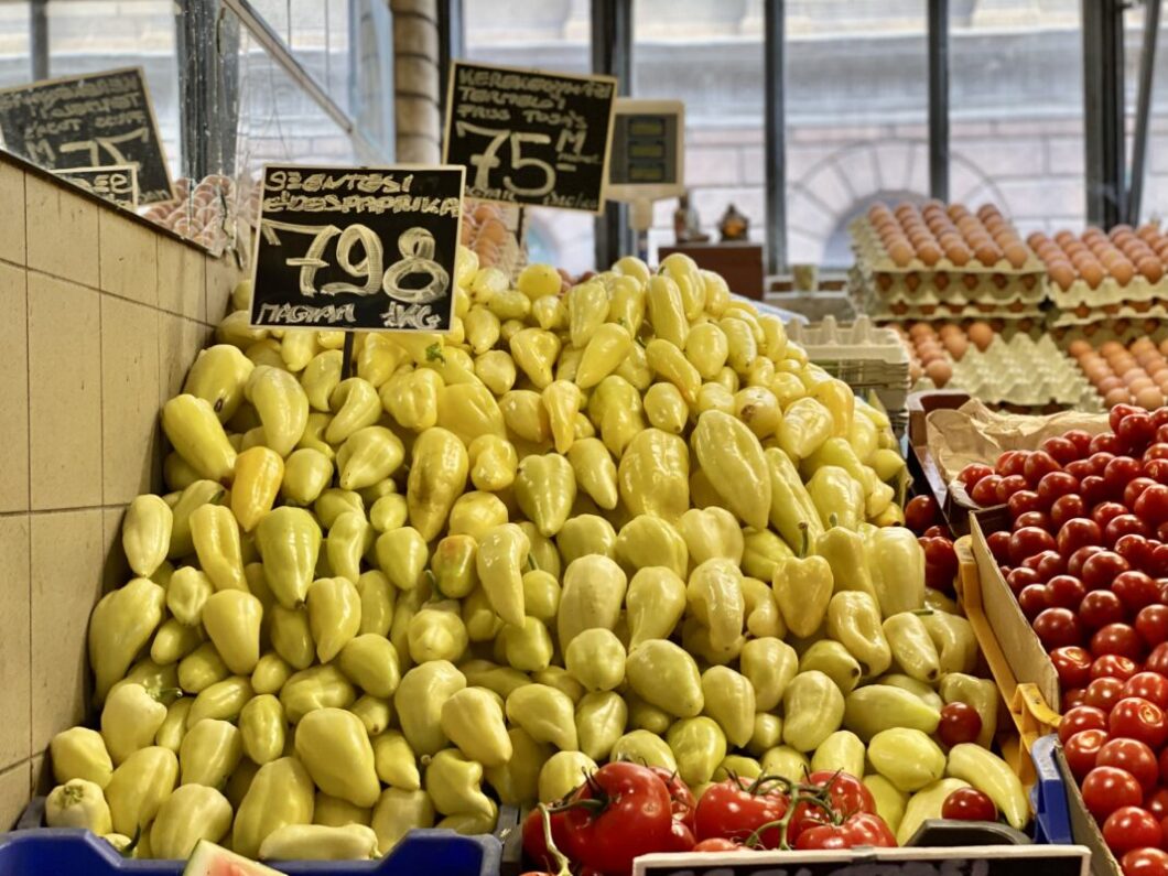 ブダペスト中央市場の市場メシと、日本食•マンガリッツァ豚の自炊メシ。 - 世界一周 めし旅