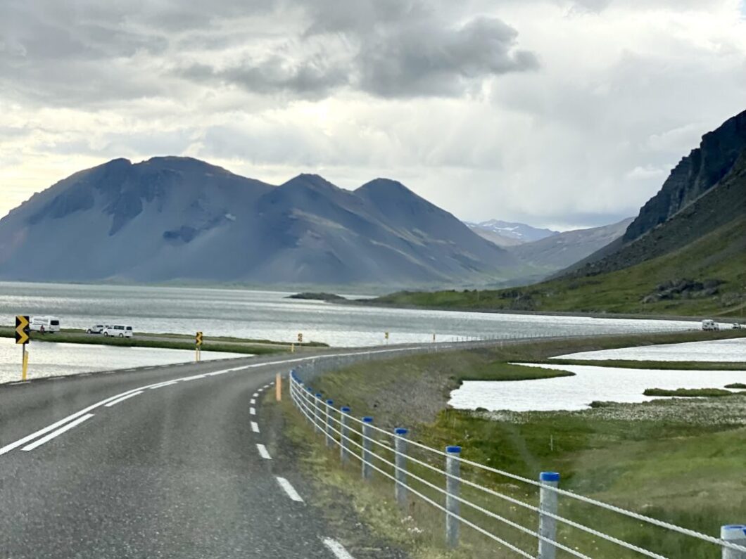 アイスランド3日目（下）〜想像力を掻き立てる、変化に富んだアイスランドの大地。 - 世界一周 めし旅